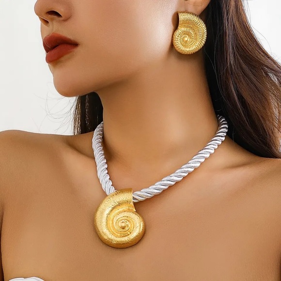 Zara | Jewelry | Zara Gold Seashore Necklaces Sea Shell Ariels Voice ...
